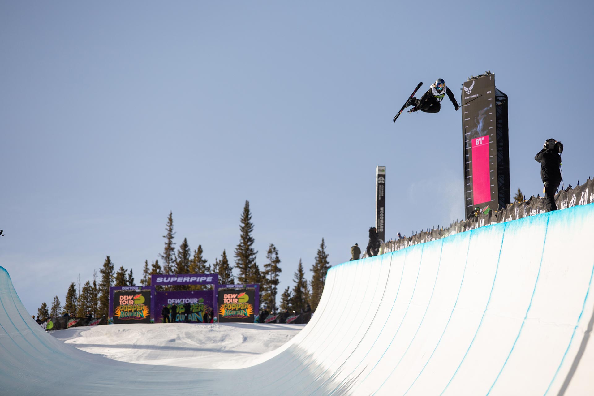 Eileen Gu continues to dominate at Dew Tour Superpipe | Downdays